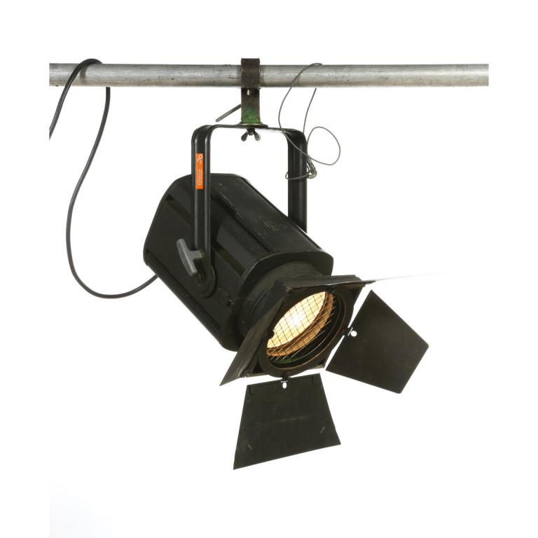 Projecteur Fresnel 1 kW — Parcs de matériels scéniques Grand Est